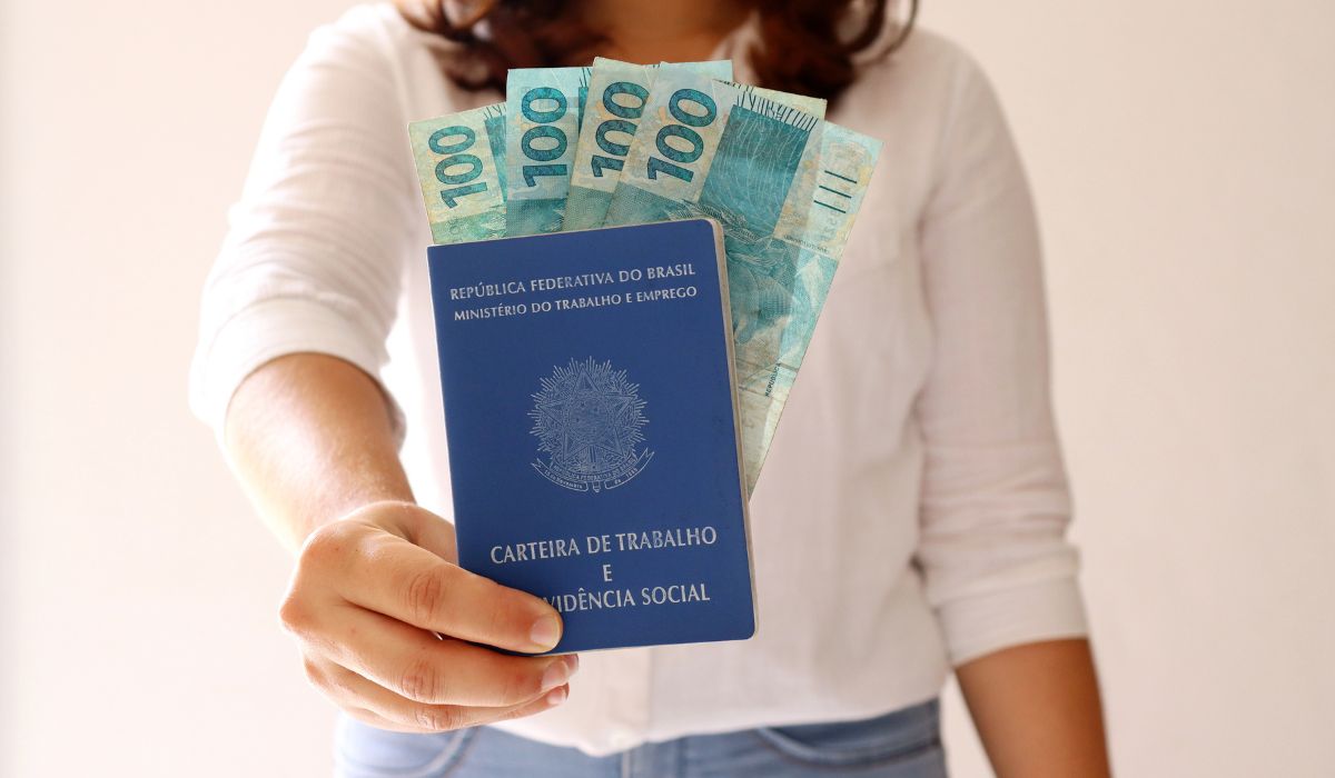 Saque De R 1 000 Para Trabalhadores Com Carteira Assinada Está